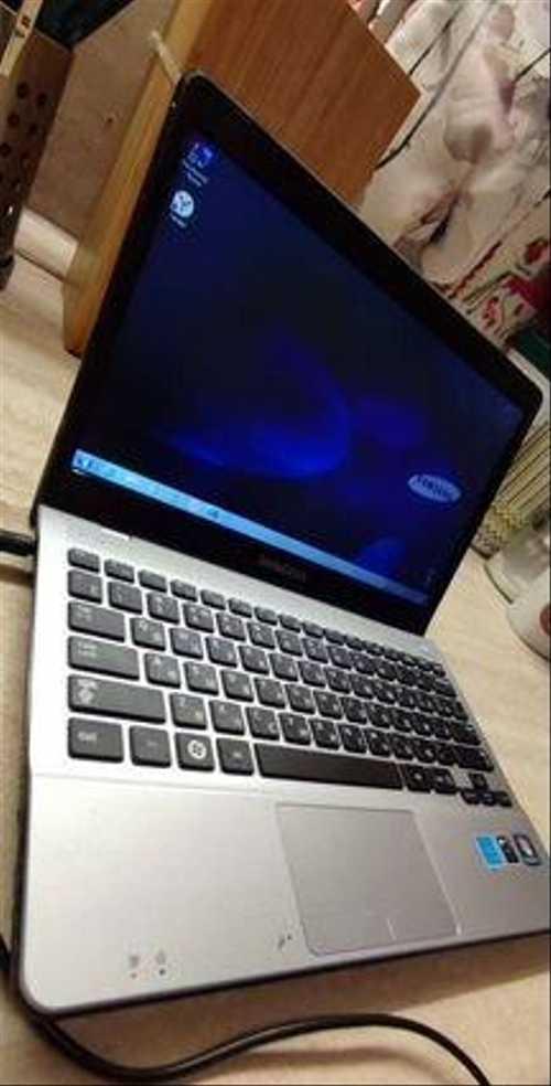 Ноутбук Samsung 305U