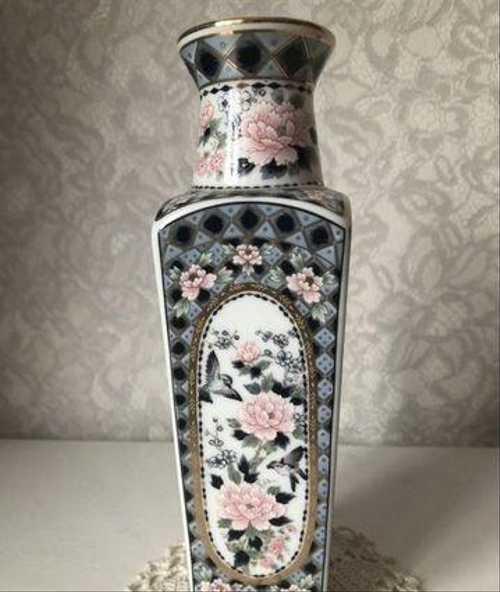 Фарфоровая ваза. Китай