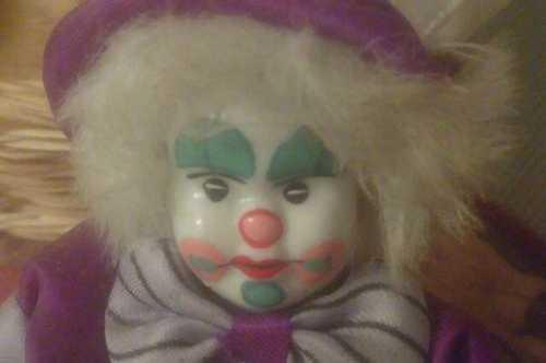 Кукла клоун молочный фарфор