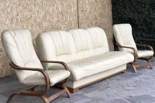 Шикарные кожаные диван и 2 кресла