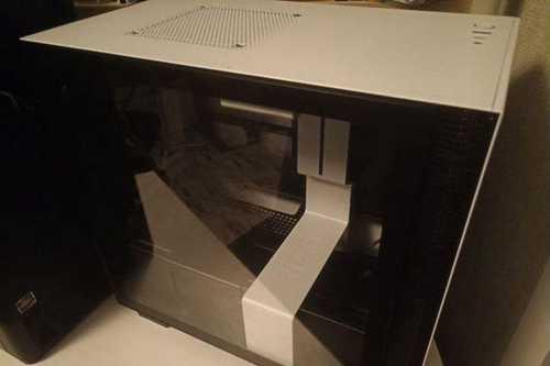 Nzxt H210 white&black