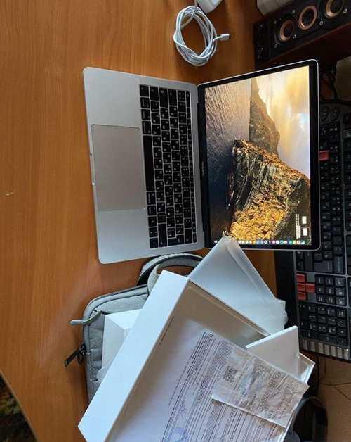 Apple MacBook Pro 17' 2018(128gb)