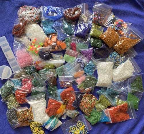 Огромный набор бисера и фурнитуры (более 3 кг)