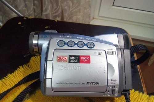 Видеокамера кассетная Canon MV700i