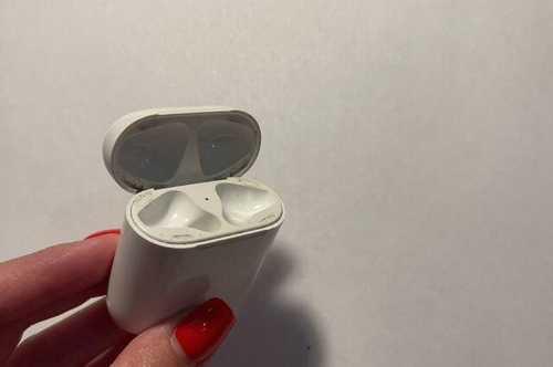 Из чего состоит кейс airpods