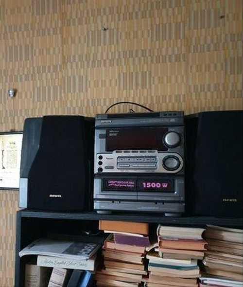 Музыкальный центр Aiwa, две аудиоколонки, пульт