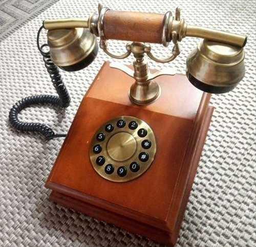 Старинный винтажный телефон