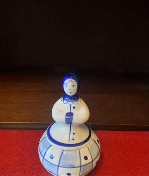 Шкатулка «Девушка в полушубке» Гжель