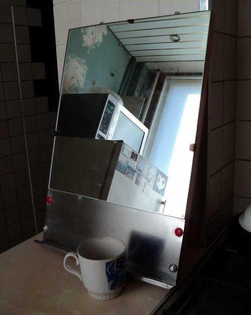 Настенное зеркало б/у