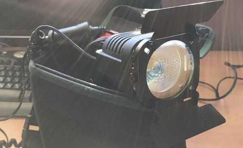 Накамерный осветительный прибор Luxmen VS-1000