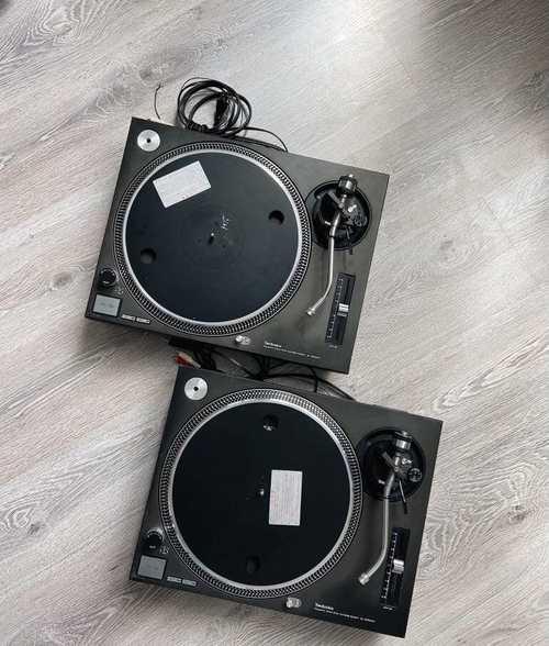 Пара проигрывателей винила Technics SL-1200Mk3