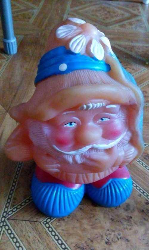 Большая резиновая игрушка