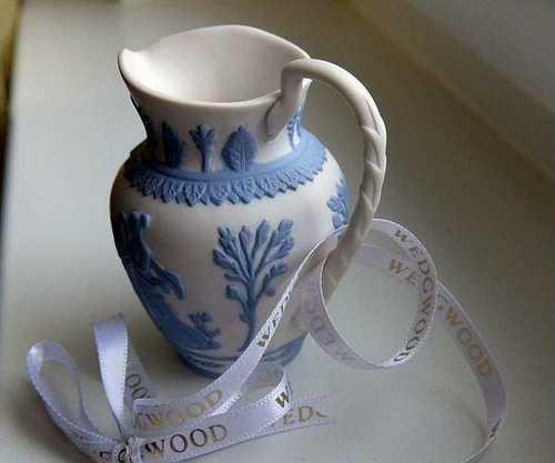 Wedgwood рождественская игрушка кувшин