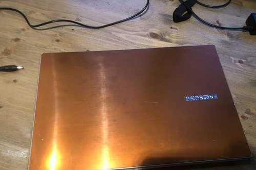 Оутбук Samsung NP300V5A-S1ARU, оранжевый