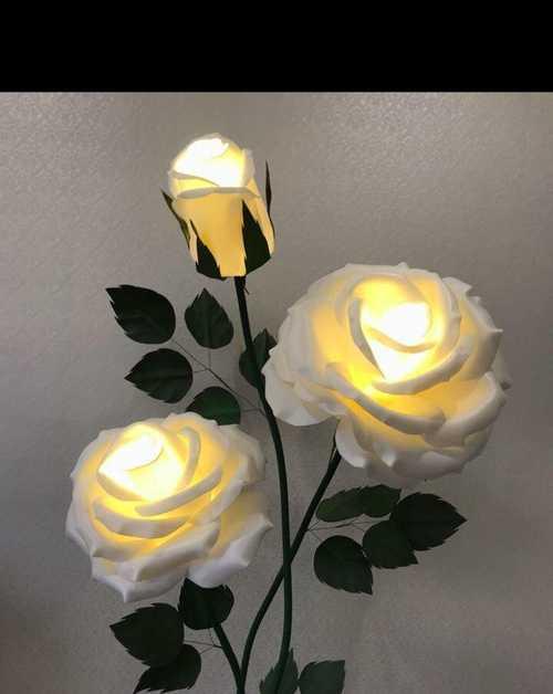 Букет роз - ростовые цветы светильники