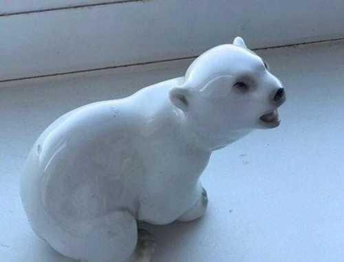 Фарфоровая статуэтка "Белый мишка". лфз