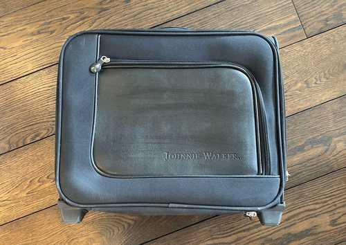 Чемодана Johnnie Walker