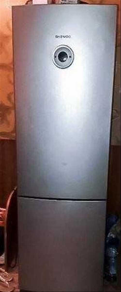 Вместительный холодильник daewoo NoFrost