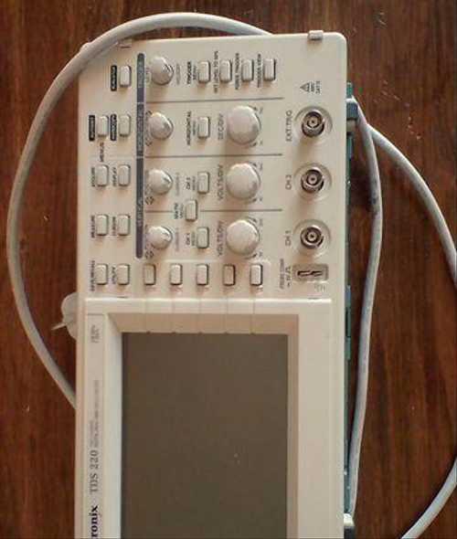 Осцилограф цифровой Tektronix TDS 220