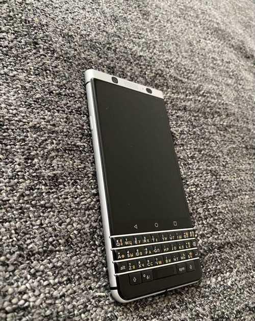Телефон BlackBerry keyone