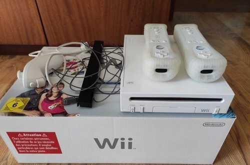 Nintendo Wii c 2 контроллерами