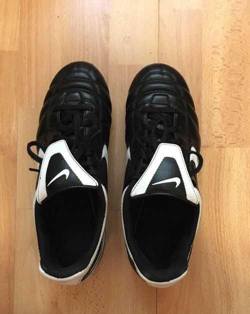 Футбольные бутцы Nike tiempo