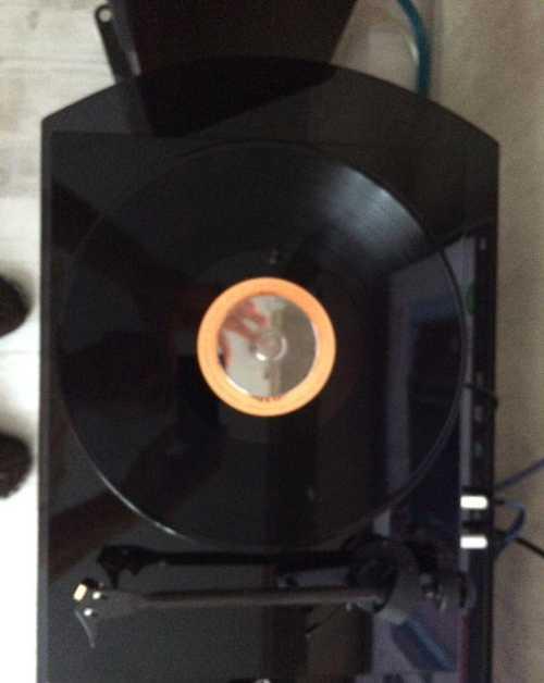 Стол от проигрователь Pro-Ject Debut Carbon