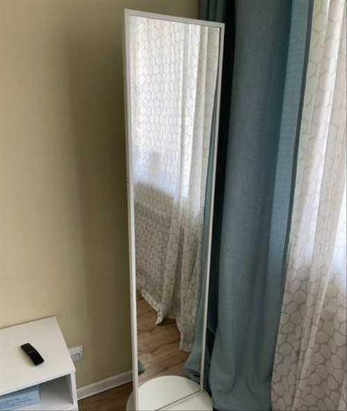Продам зеркало напольное IKEA