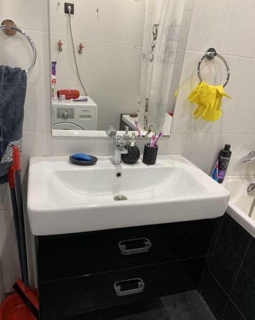 Тумба для ванной и зеркало
