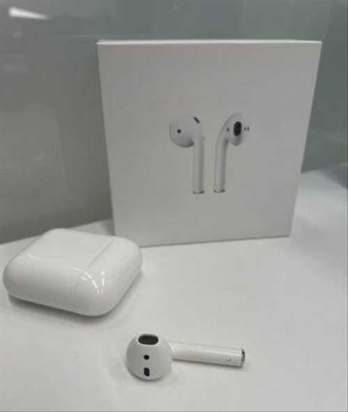 Оригинальный наушник Apple AirPods в зарядном футл