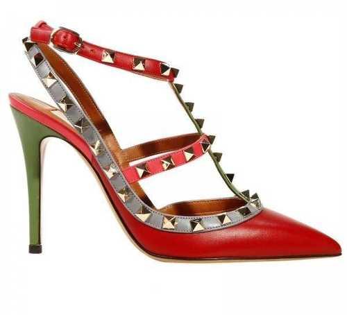 Красные туфли Valentino Rockstud