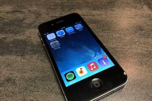 iPhone 4, 8Gb + док-станция Apple с ик пультом