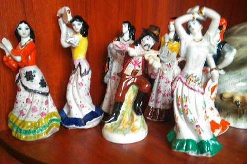 Фарфоровые статуэтки цыганский танец 7 штук