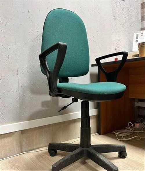 Компьютерное кресло в хофе