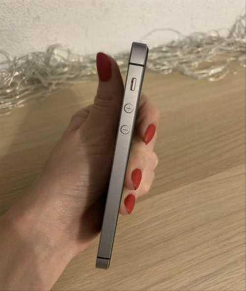 Телефон iPhone 5se 16 gb