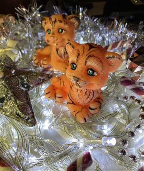 Новогодний подарок тигр