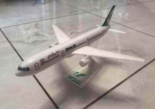 Модель самолета Mahan air