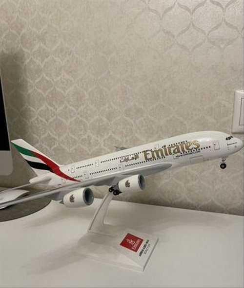 Модель самолета Airbus A 380-800 Emirates