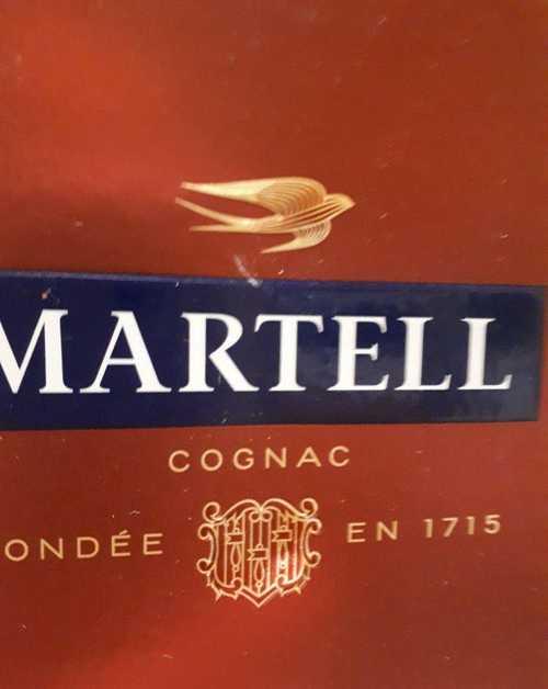 Коробки с бутылками из под Martell коньяка франц