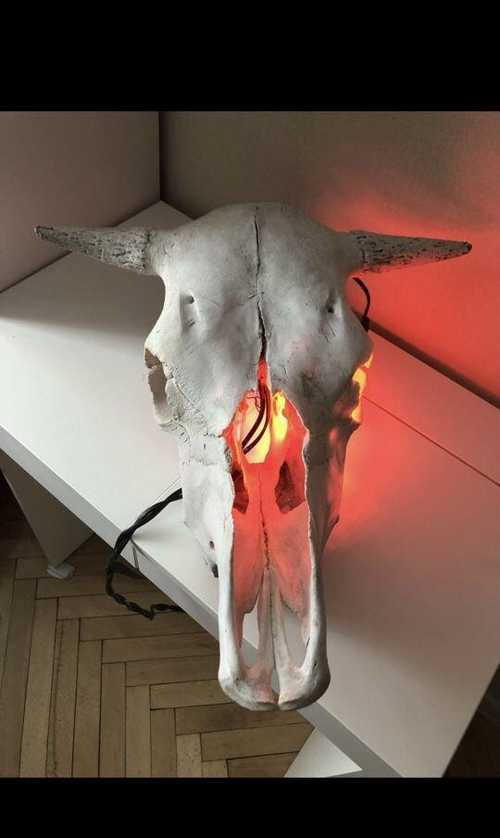 Лампа имиджевая в виде черепа коровы