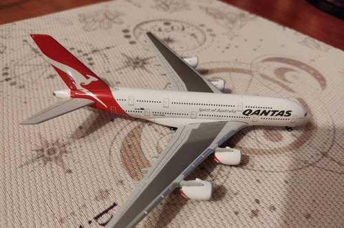 Модель самолета Herpa Airbus A380 Quantas 1:500