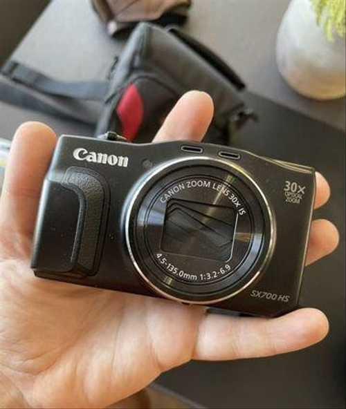 Компактныe фотоаппараты Canon и Olympus