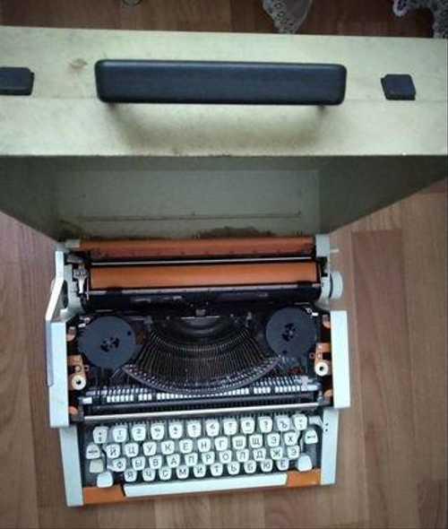 Печатная пишущая машинка портативная