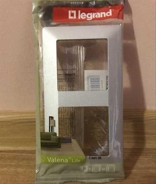 Рамка для розетки Legrand Valena Life