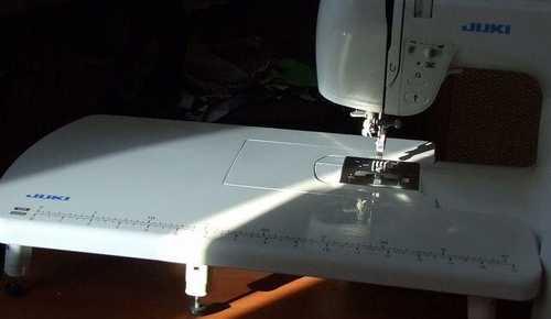 Juki швейная машина + приставной столик