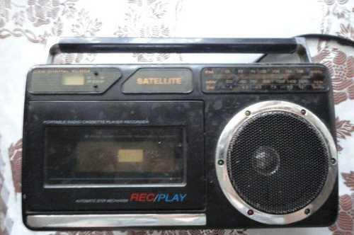 Аудио-магнитофон Satellite, с радио