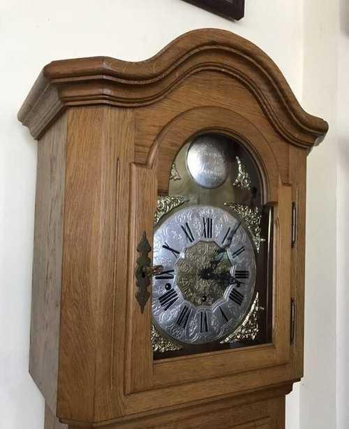 Старинные напольные механические часы