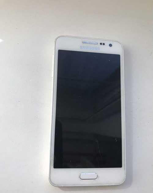 Телефон Samsung Galaxy A3