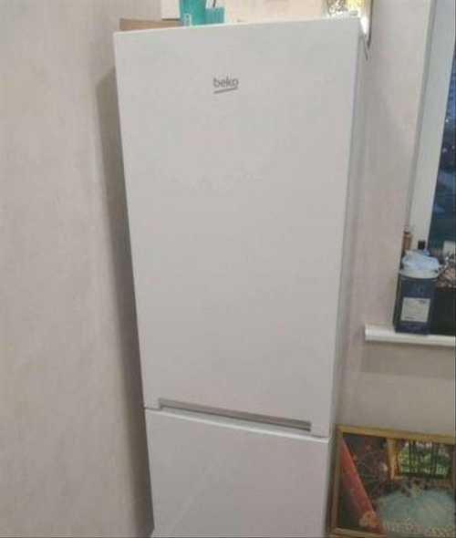 Холодильник Beko cnkdn6270K20W