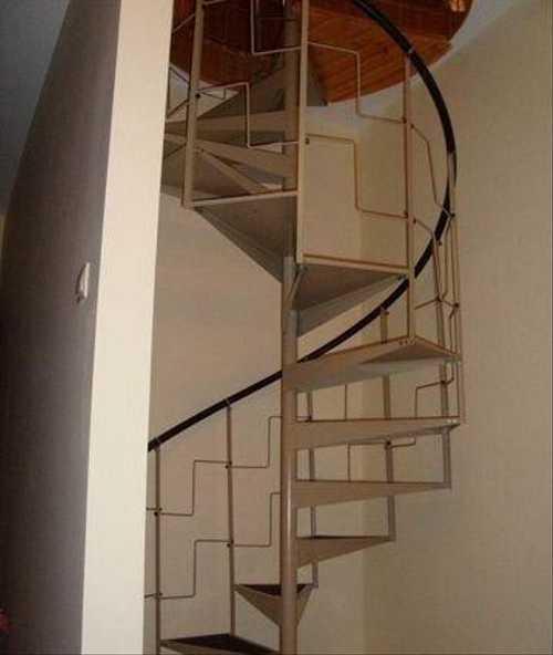 Винтовая металлическая лестница бу